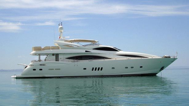 $300,000 price drop on Sunseeker 105 superyacht at Fraser Yachts
